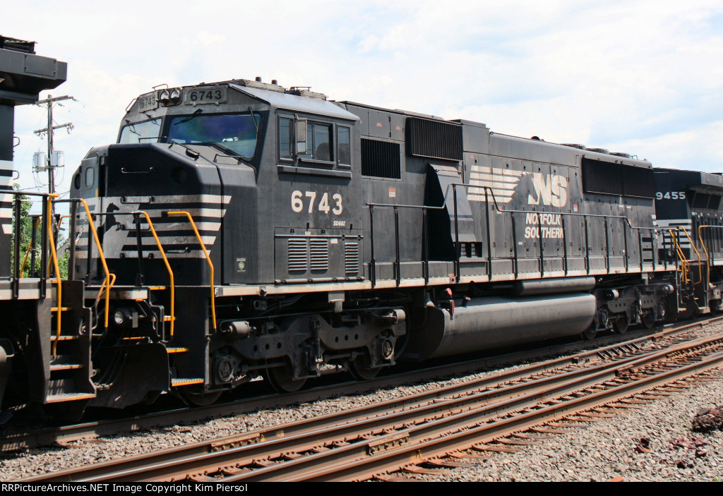 NS 6743